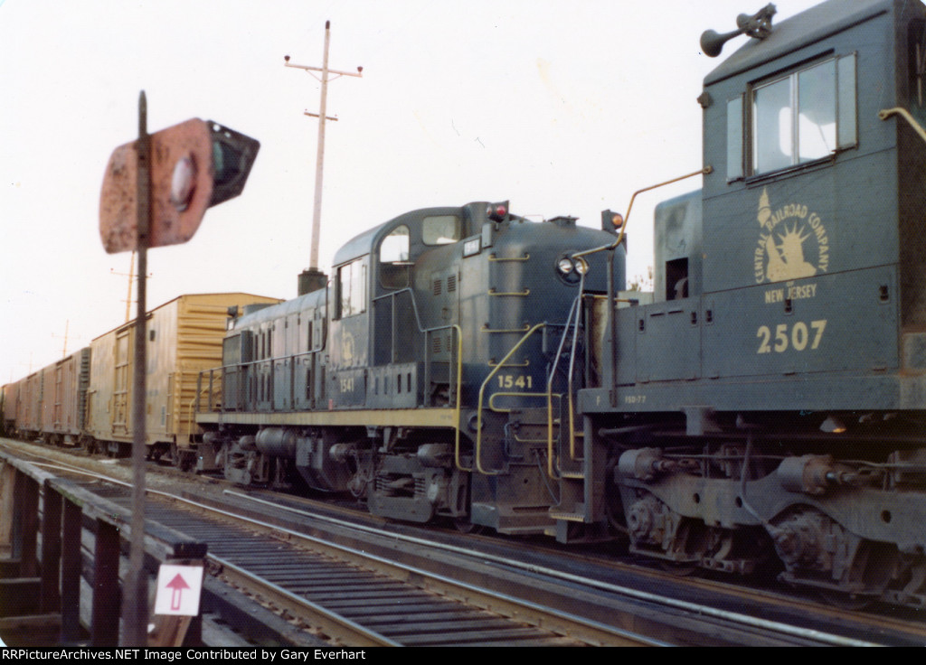 CNJ Alco RS3 #1541 & CNJ 2507 - Central RR of New Jersey